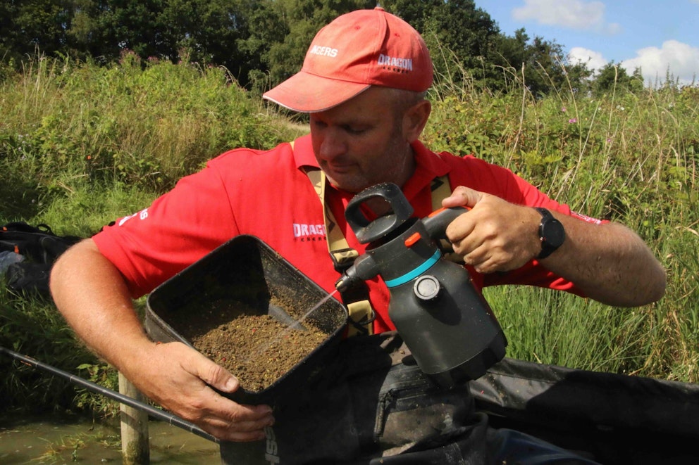 How to use the cage feeder for bream | Steve Ringer | Angling Times