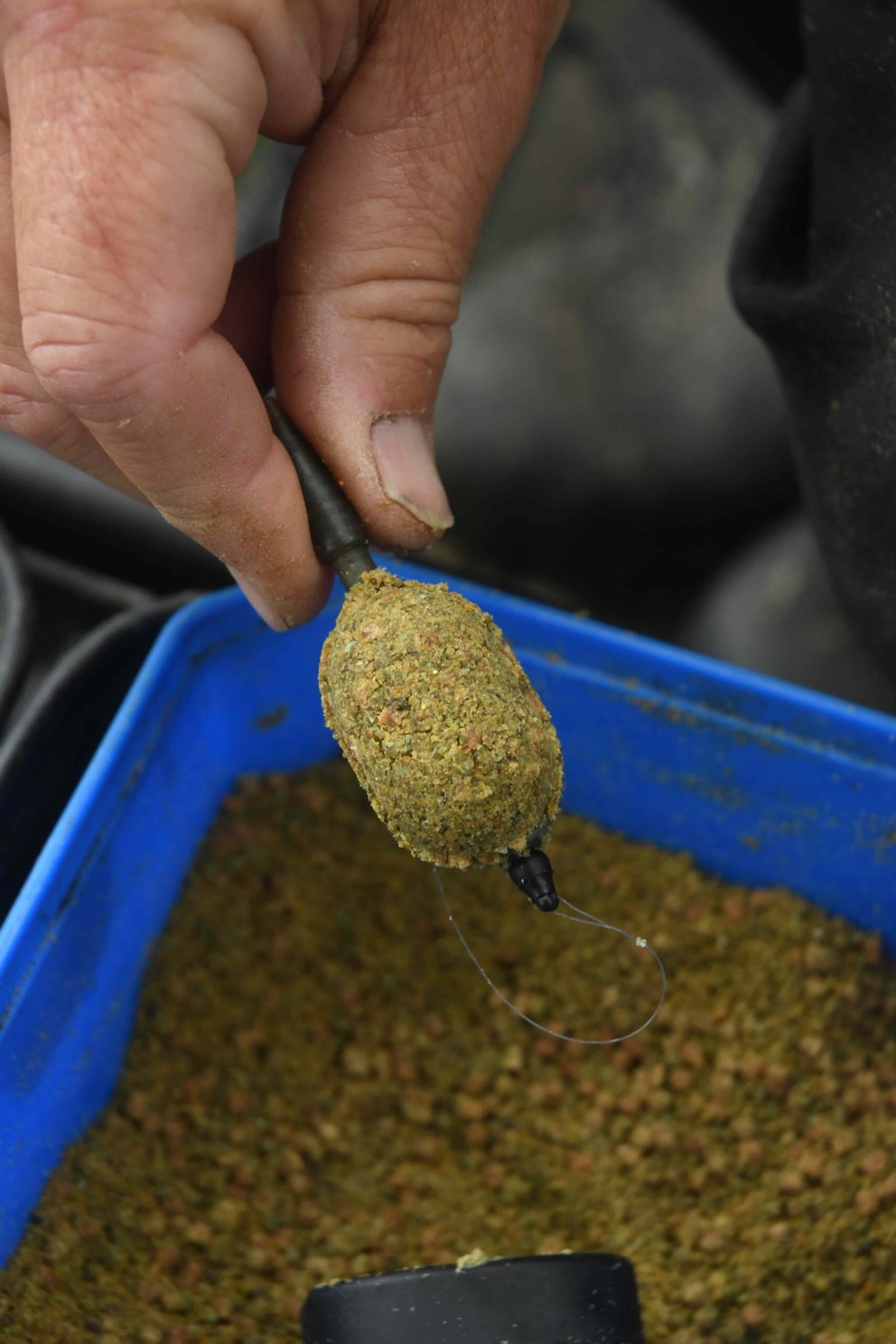 Method feeder fishing for carp on commercials | Des Shipp | Angling Times