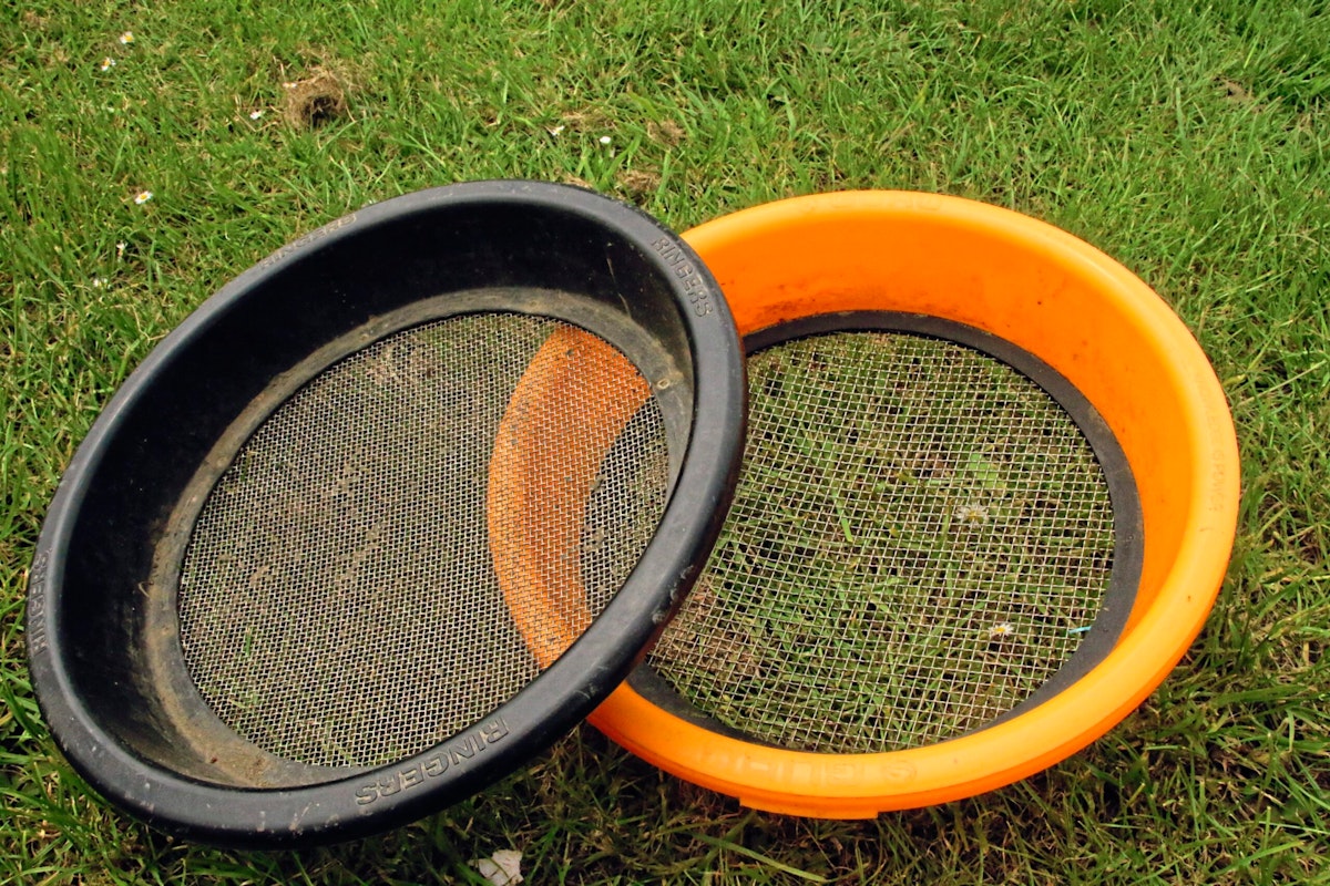 How to prepare groundbait | Steve Ringer | Angling Times
