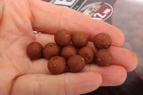 How to catch barbel using boilies | Paul Garner | Angling Times