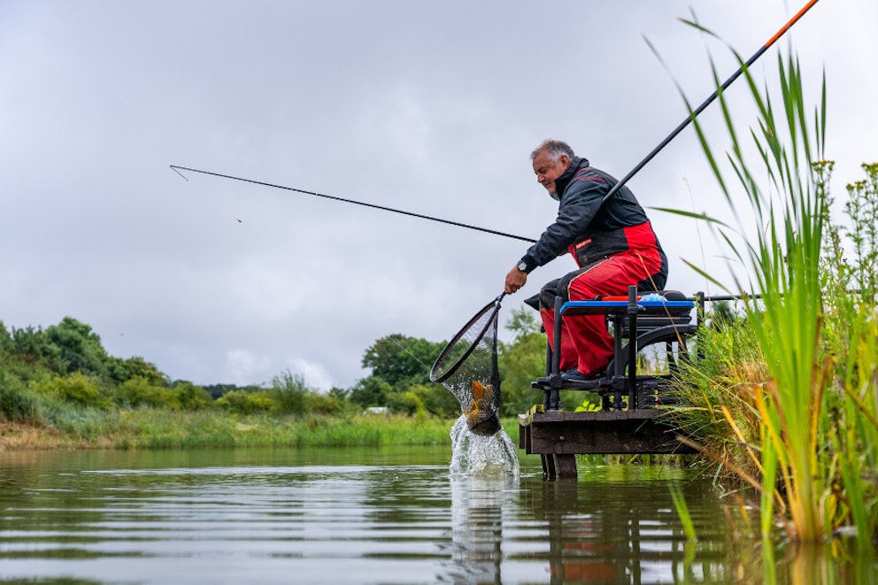 How to play and land fish on a pole