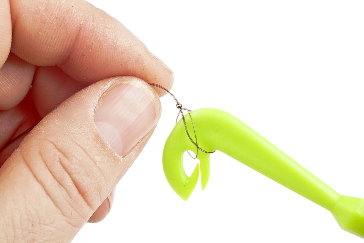 How to use a loop tyer: Tie perfect loops every time