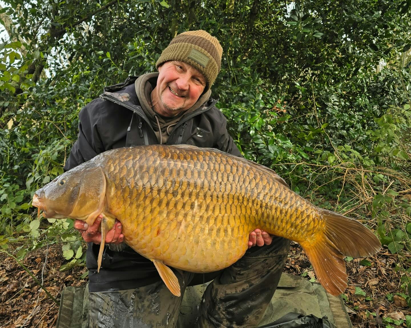 Carp fishing legend lands 52lb winter PB | Angling Times