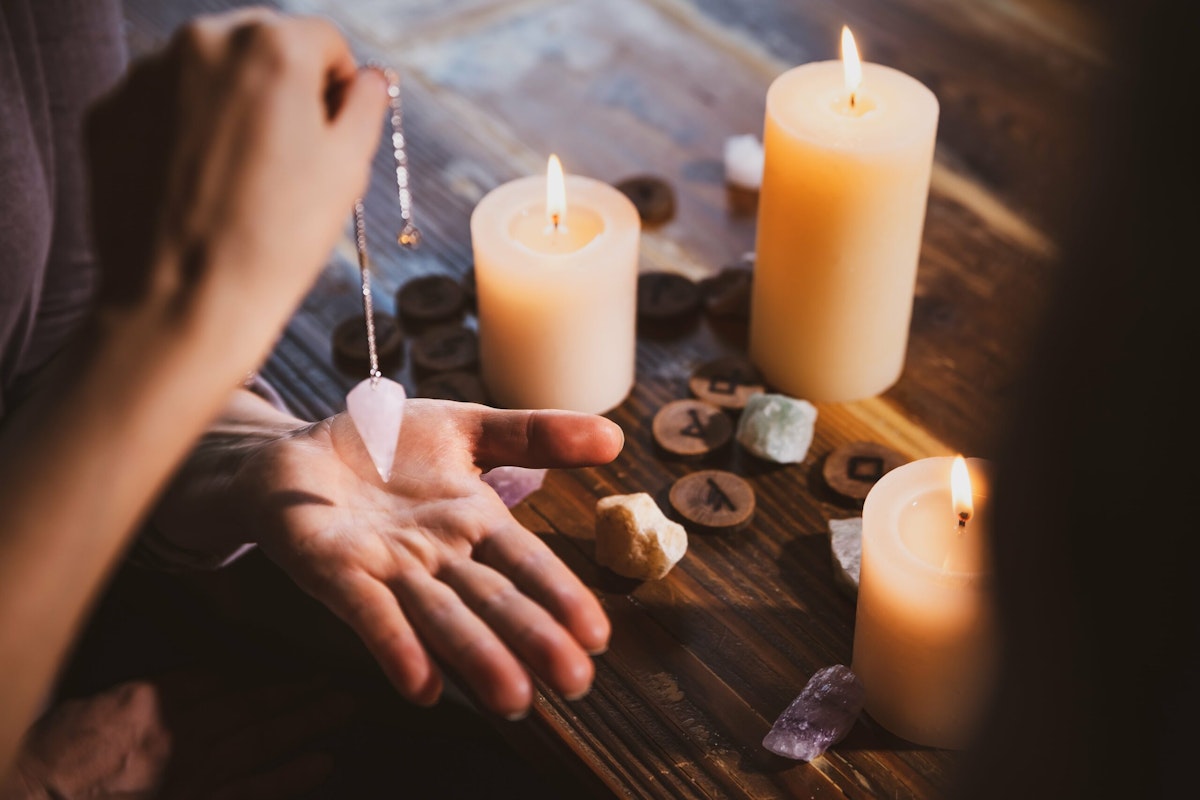 What is a pendulum and how to use it for guidance or healing