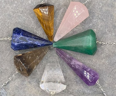 What is a pendulum and how to use it for guidance or healing