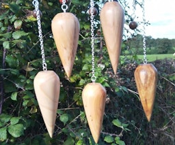 What is a pendulum and how to use it for guidance or spiritual healing