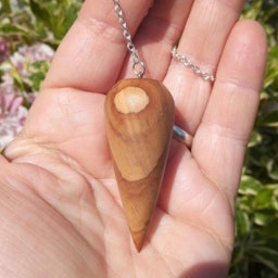 What is a pendulum and how to use it for guidance or healing