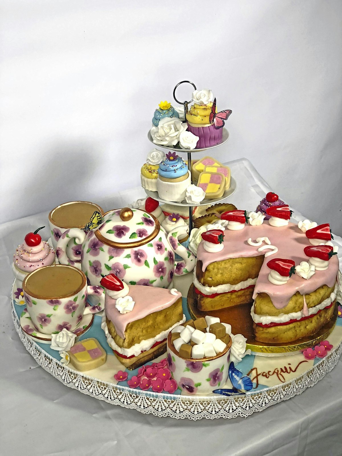 Molly's amazingly lifelike cakes