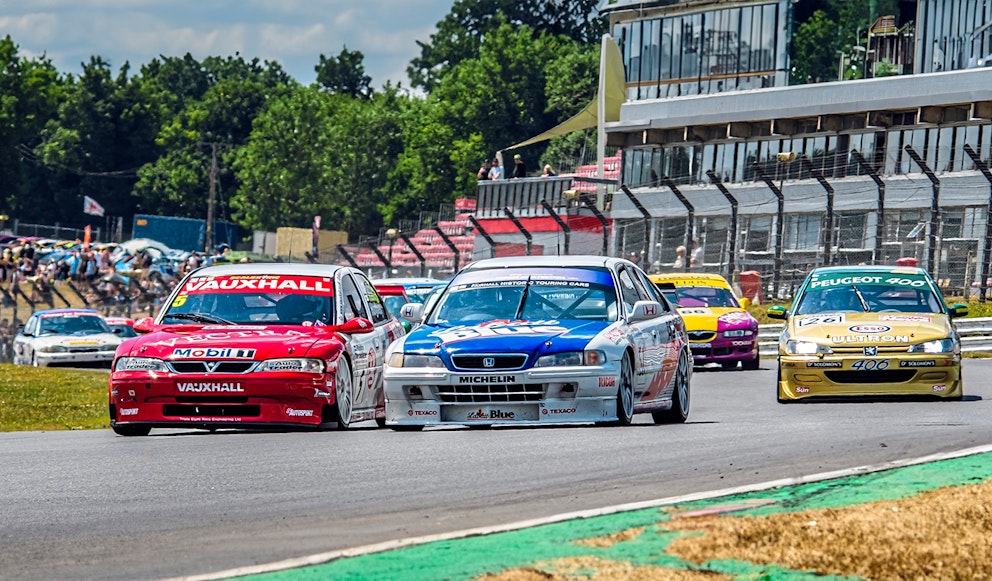Touring cars take Brands Hatch back to the Nineties